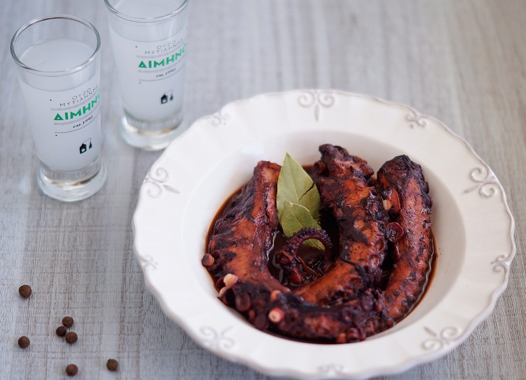 Octopus in wine sauce | Lesvos Insider